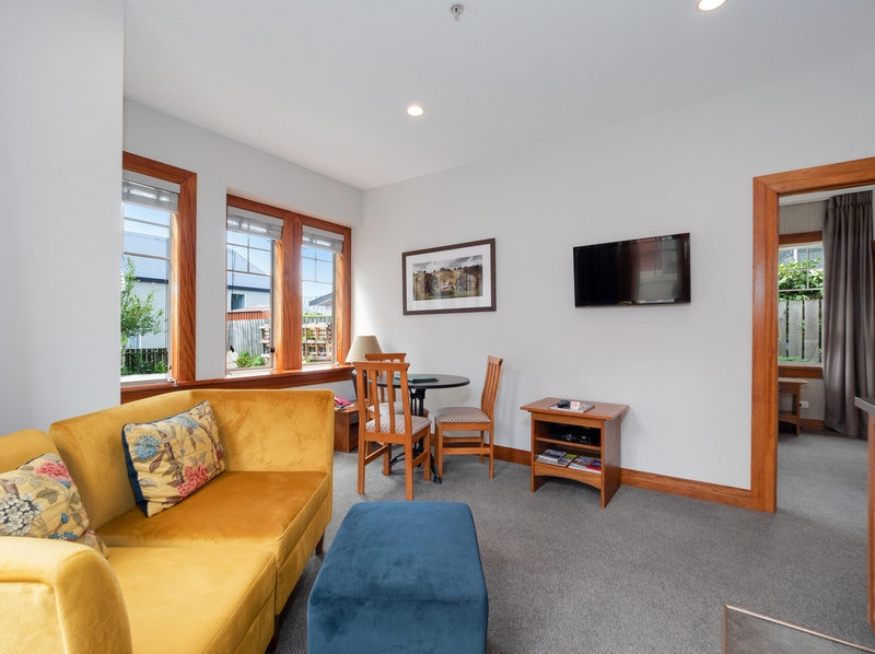 Superior One Bedroom Suite | 858 George Street Motel